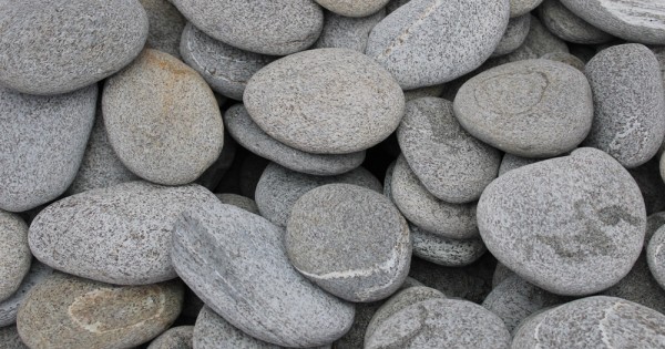 Westland Flat Stones Medium (70-130mm) - Cubic Metre